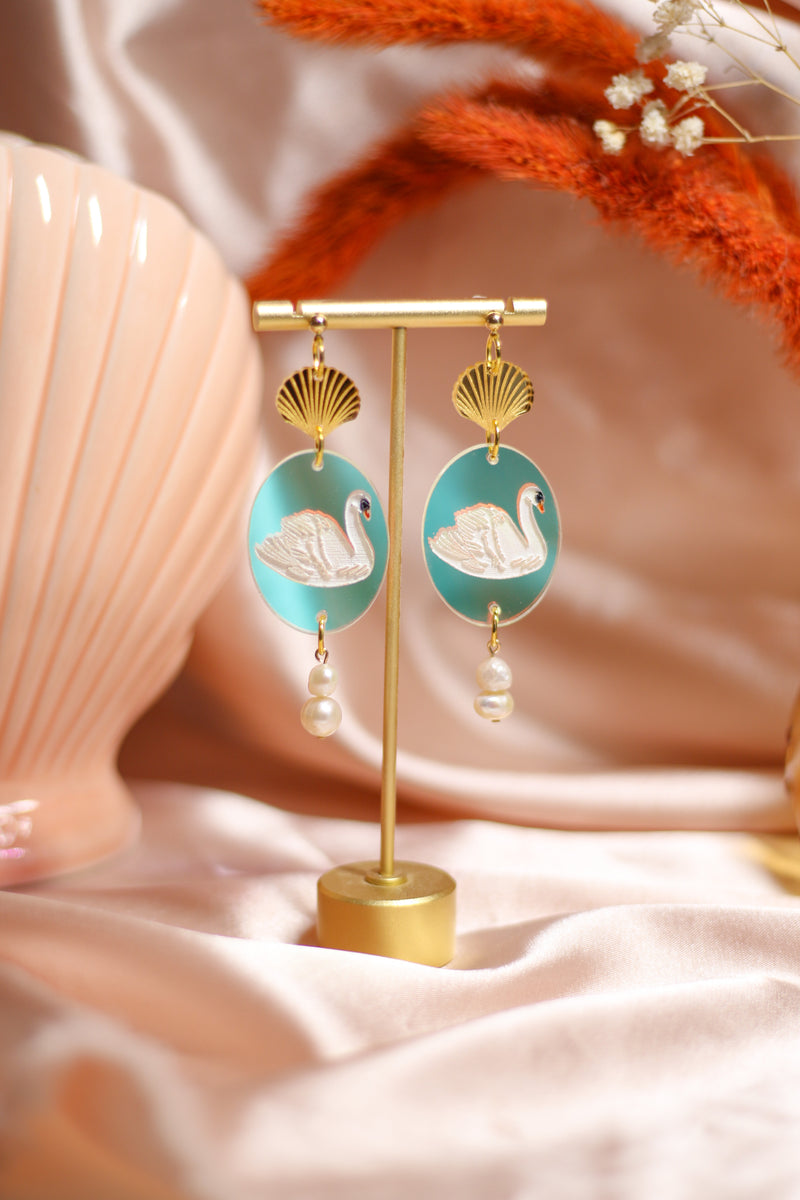 Swan Lake – Hearing Colors